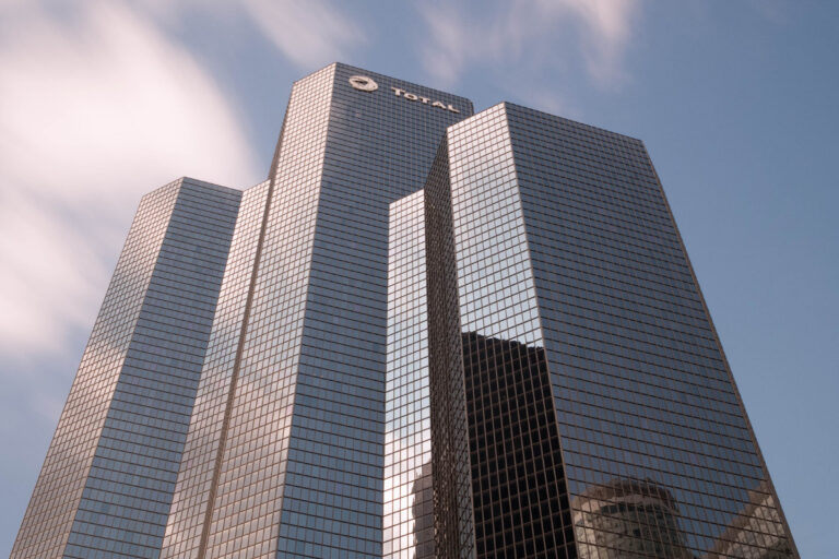 Perbedaan Perum dan Persero - InvestBro